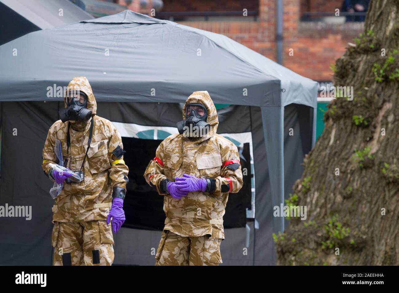 Military, personnel starting on the decontamination of areas Salisbury ...