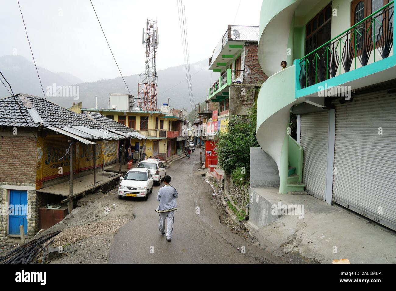 Narrow street, Banjar town, Tirthan Valley, Kullu, Himachal Pradesh ...