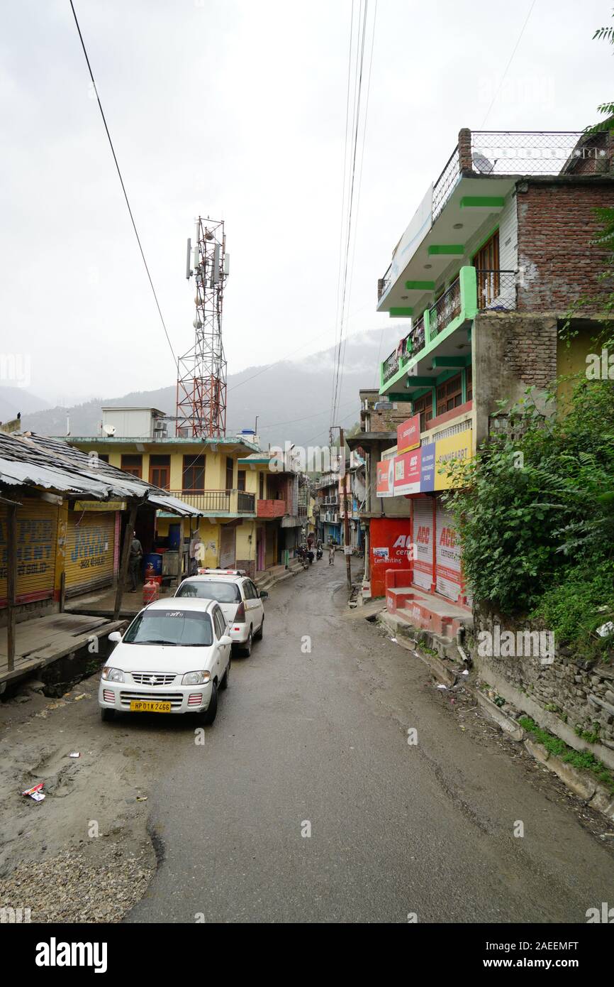 Narrow street, Banjar town, Tirthan Valley, Kullu, Himachal Pradesh ...