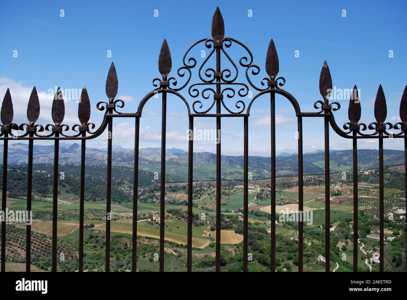 Spearhead fence hi-res stock photography and images - Alamy