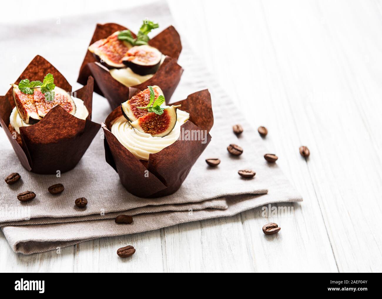 Fresh figs on wooden Cut Out Stock Images & Pictures - Alamy