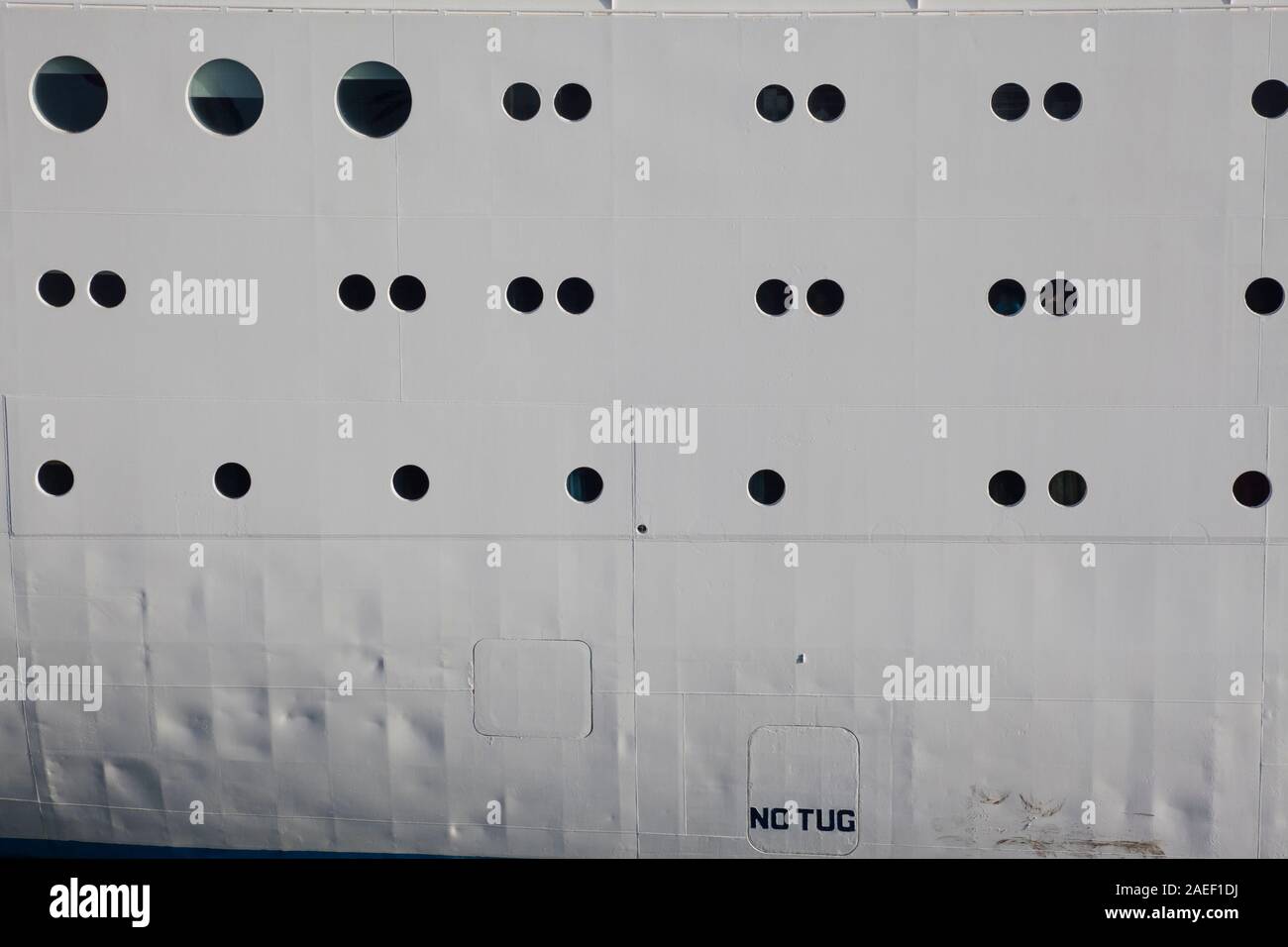 Port hole window hi-res stock photography and images - Alamy