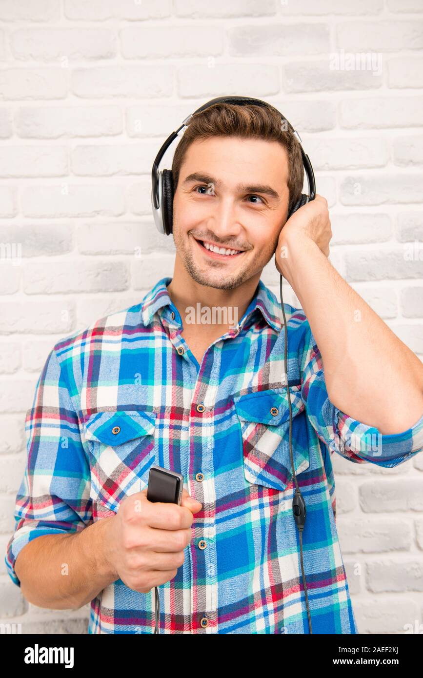 Youth male ipod hi-res stock photography and images - Alamy