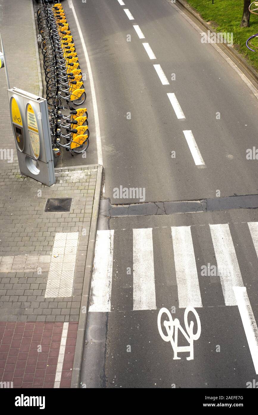 Privately owned bicycle sharing system hi-res stock photography and images - Alamy