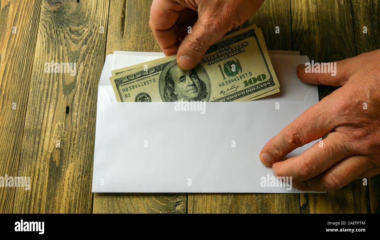 Cash in brown envelope hi-res stock photography and images - Alamy