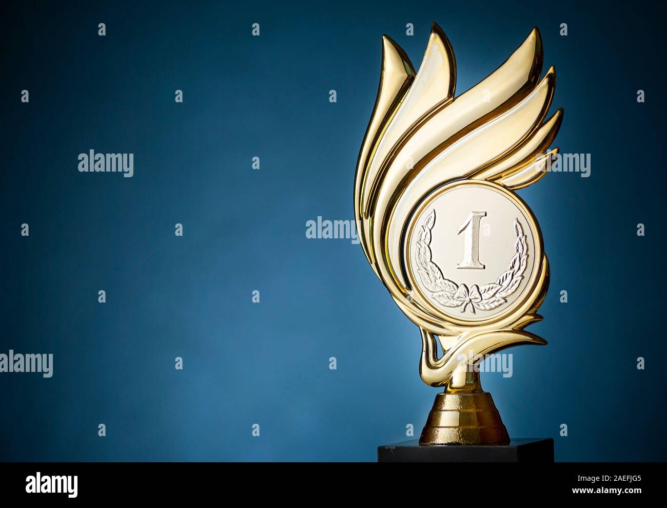 First prize trophy hi-res stock photography and images - Alamy