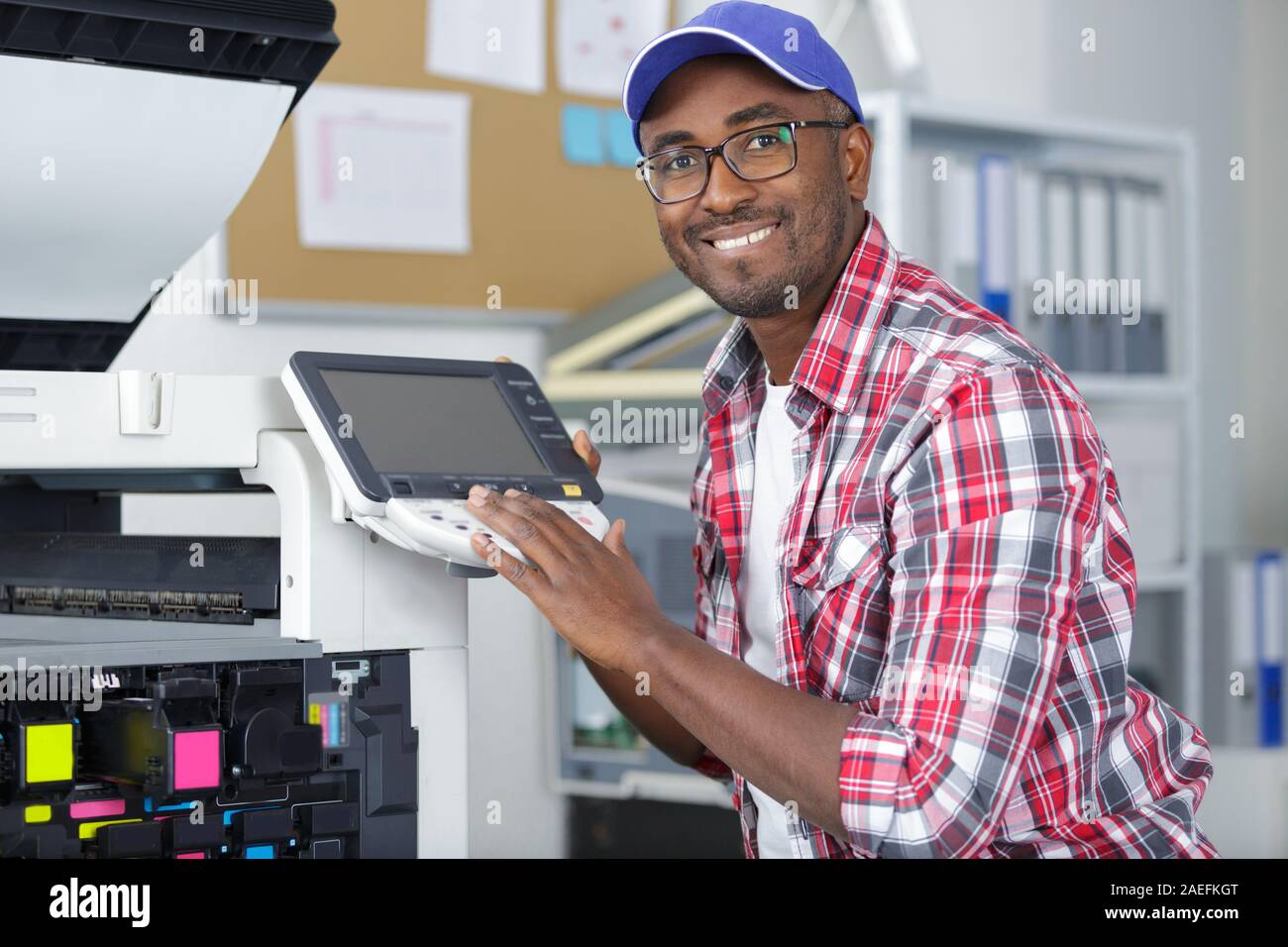 Man fixing photocopier hi-res stock photography and images - Alamy