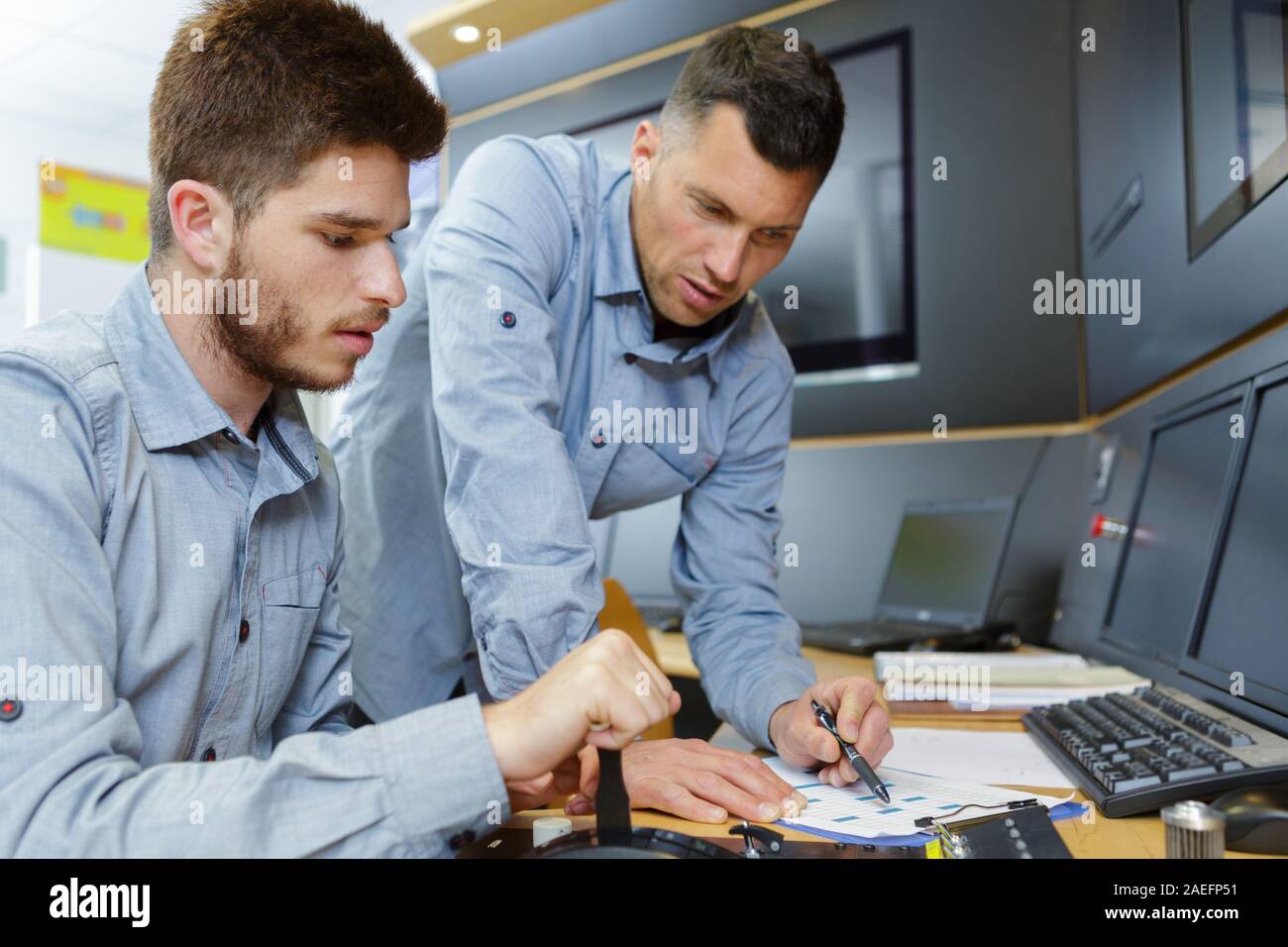 Air traffic control operator hi-res stock photography and images - Alamy
