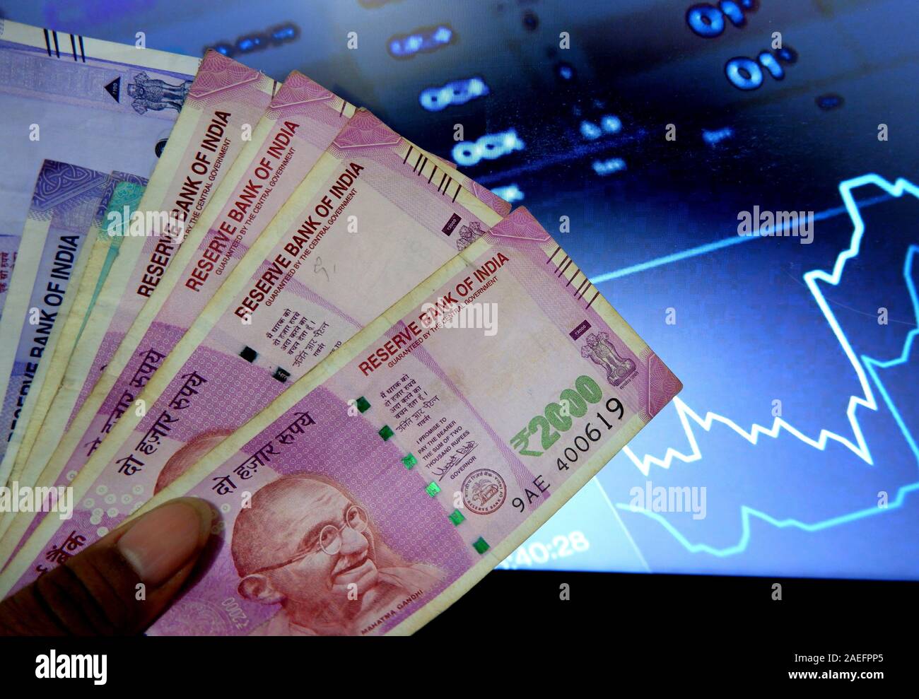 Two thousand rupees note hi-res stock photography and images - Alamy