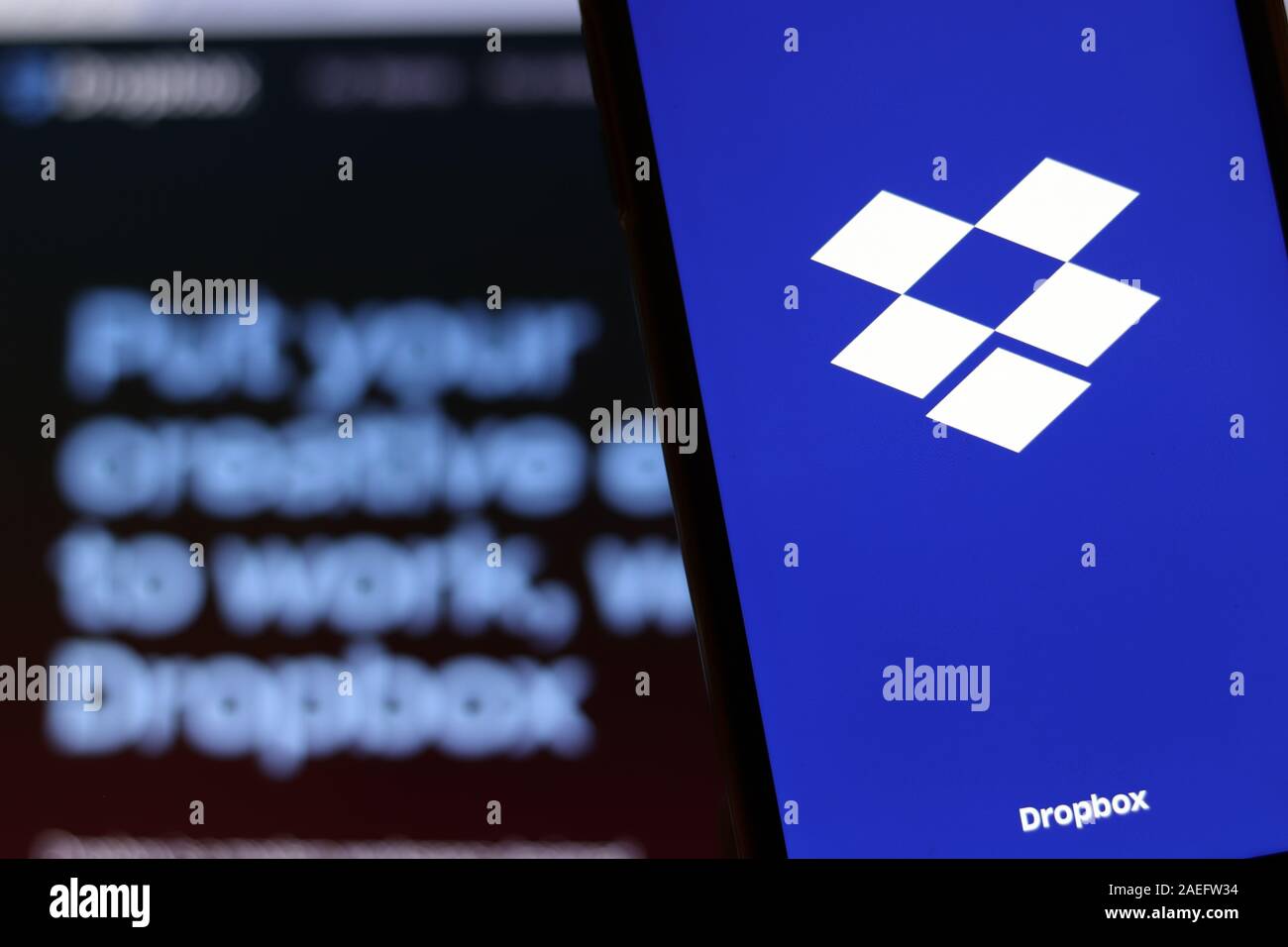 Dropbox logo hi-res stock photography and images - Alamy