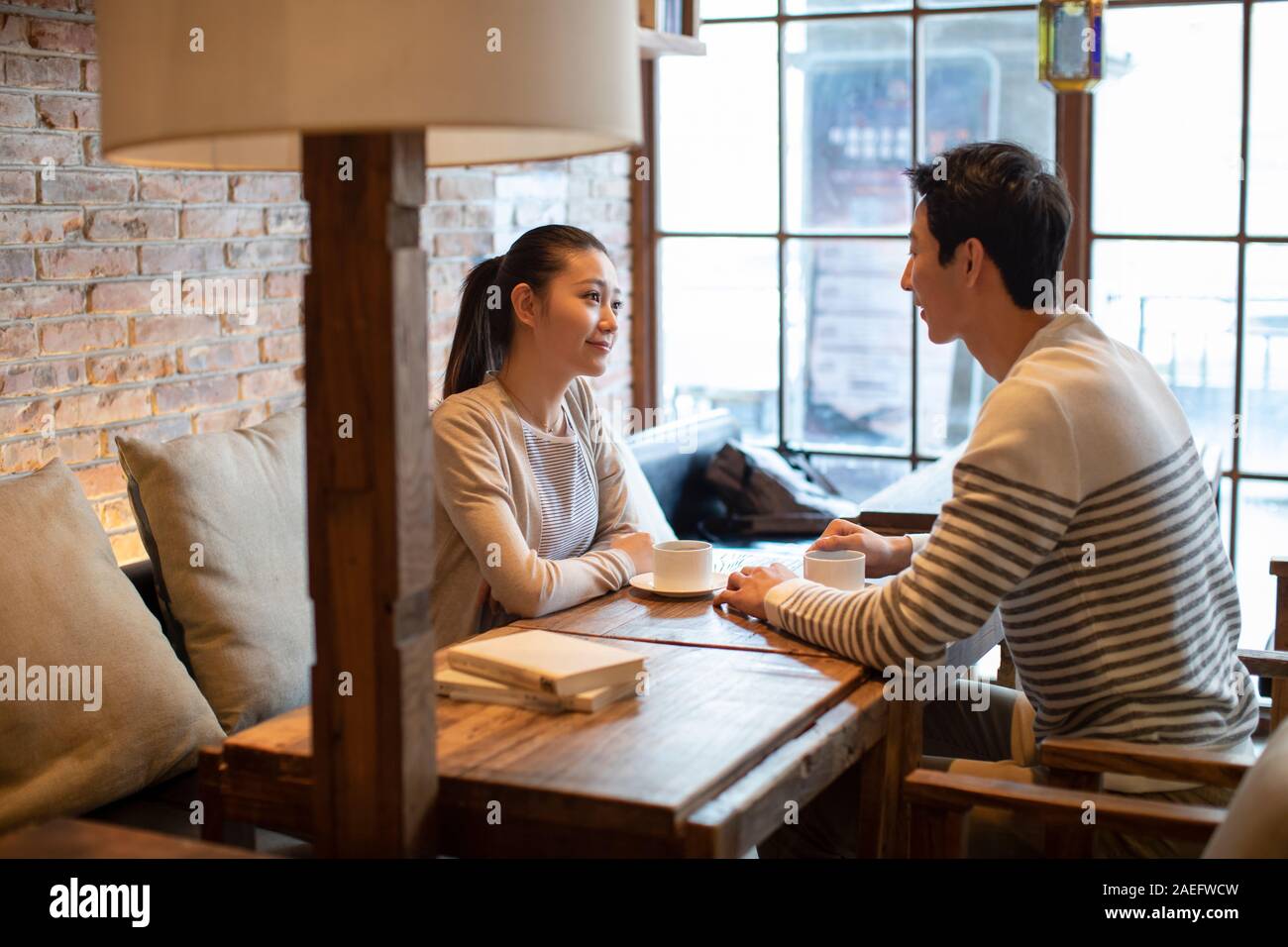 College love couple coffee shop hi-res stock photography and images - Alamy