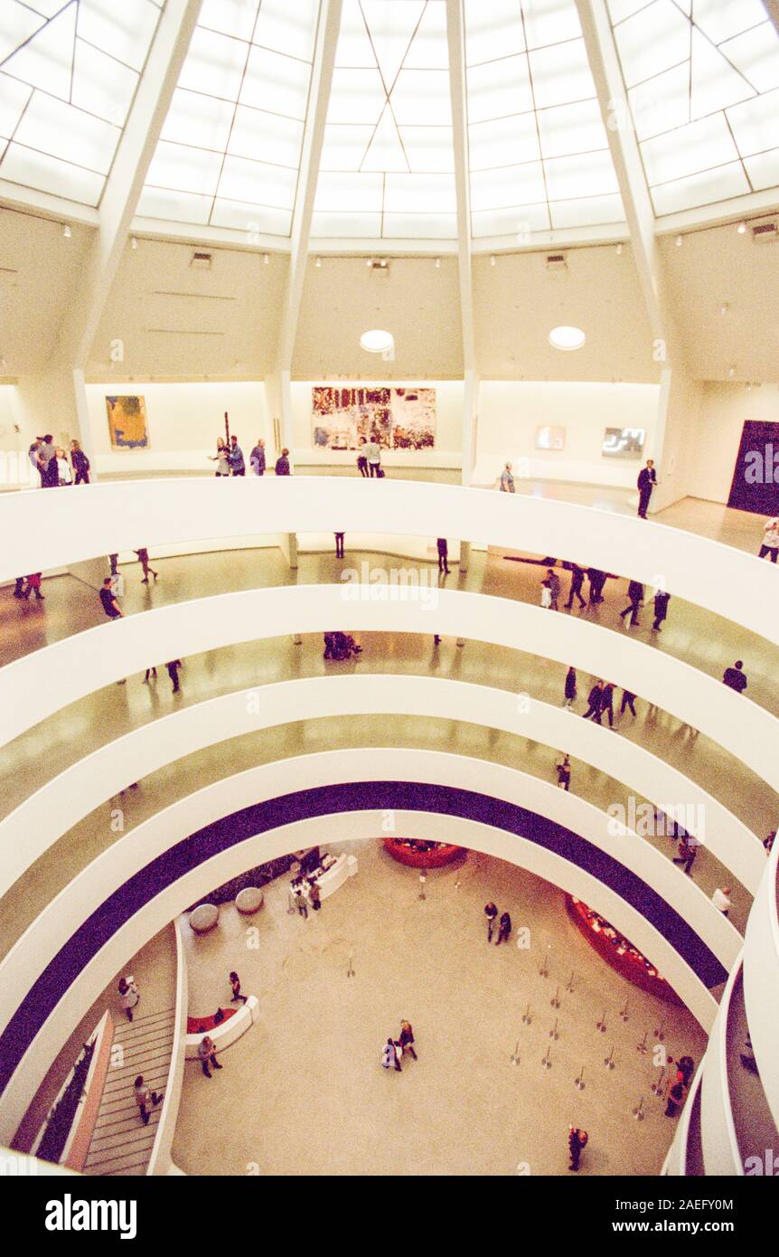 The Spiral Rotunda atrium inside the Guggenheim Museum, Fifth Avenue ...