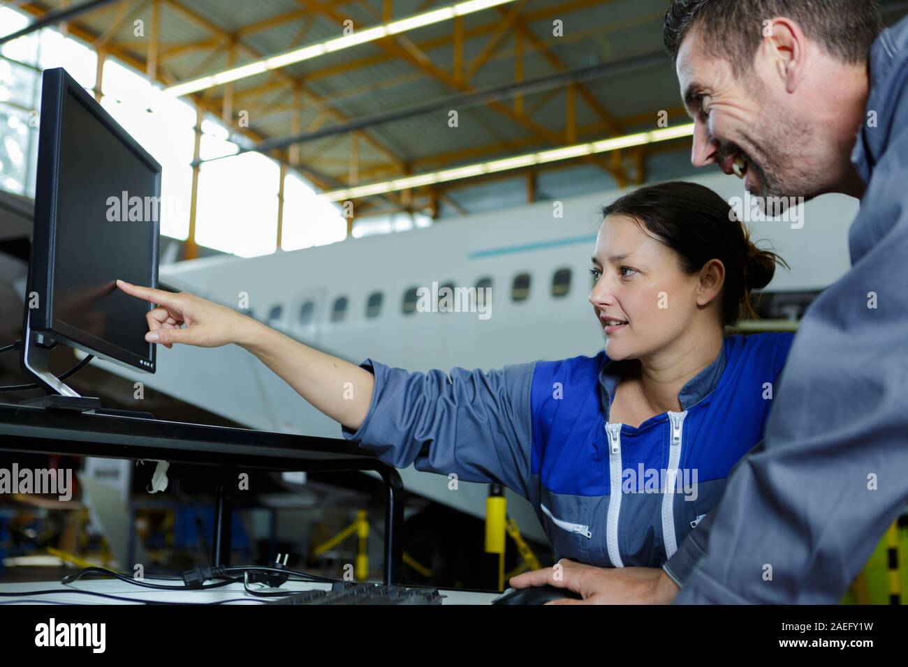 Aircraft mechanic laptop hi-res stock photography and images - Alamy