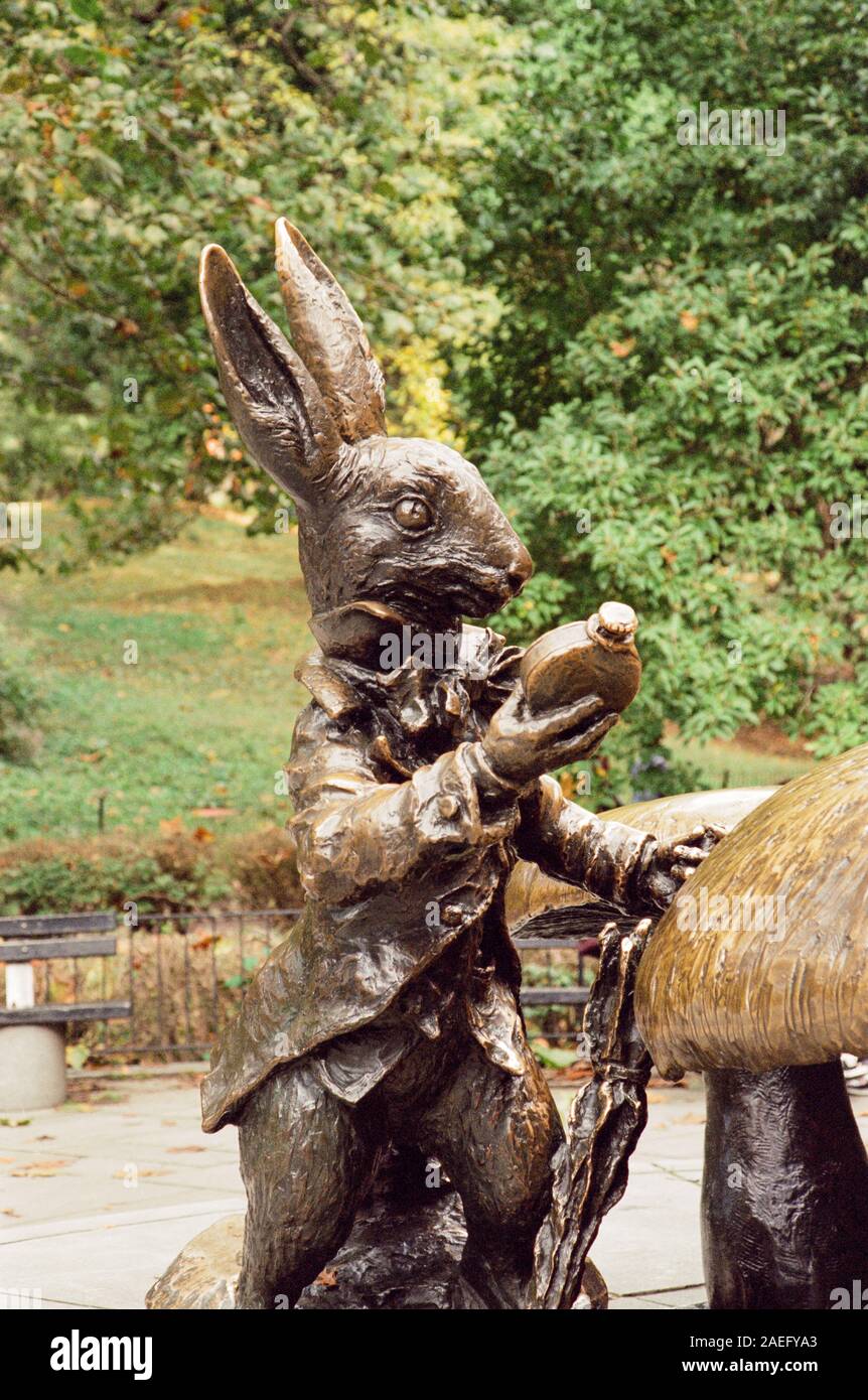 Alice in Wonderland statue, Central Park, United States of America ...