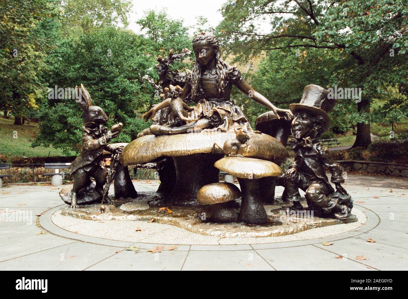 Alice in Wonderland statue, Central Park, United States of America ...
