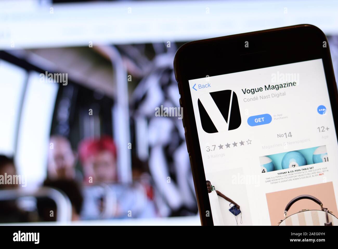 Vogue magazine hi-res stock photography and images - Alamy
