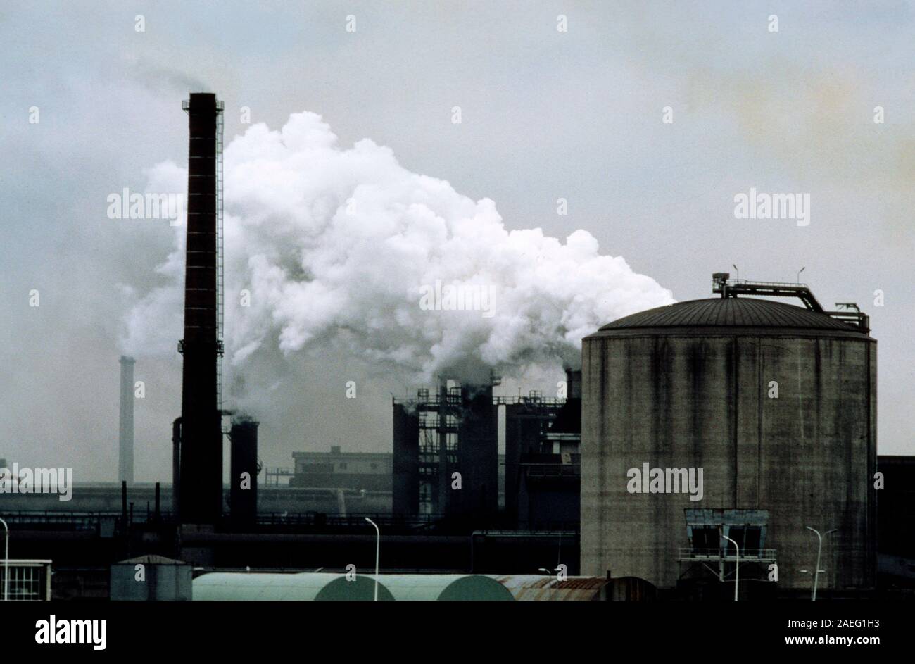 Pollution chimney environment hi-res stock photography and images - Alamy