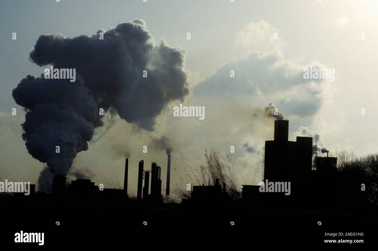 Pollution chimney environment hi-res stock photography and images - Alamy