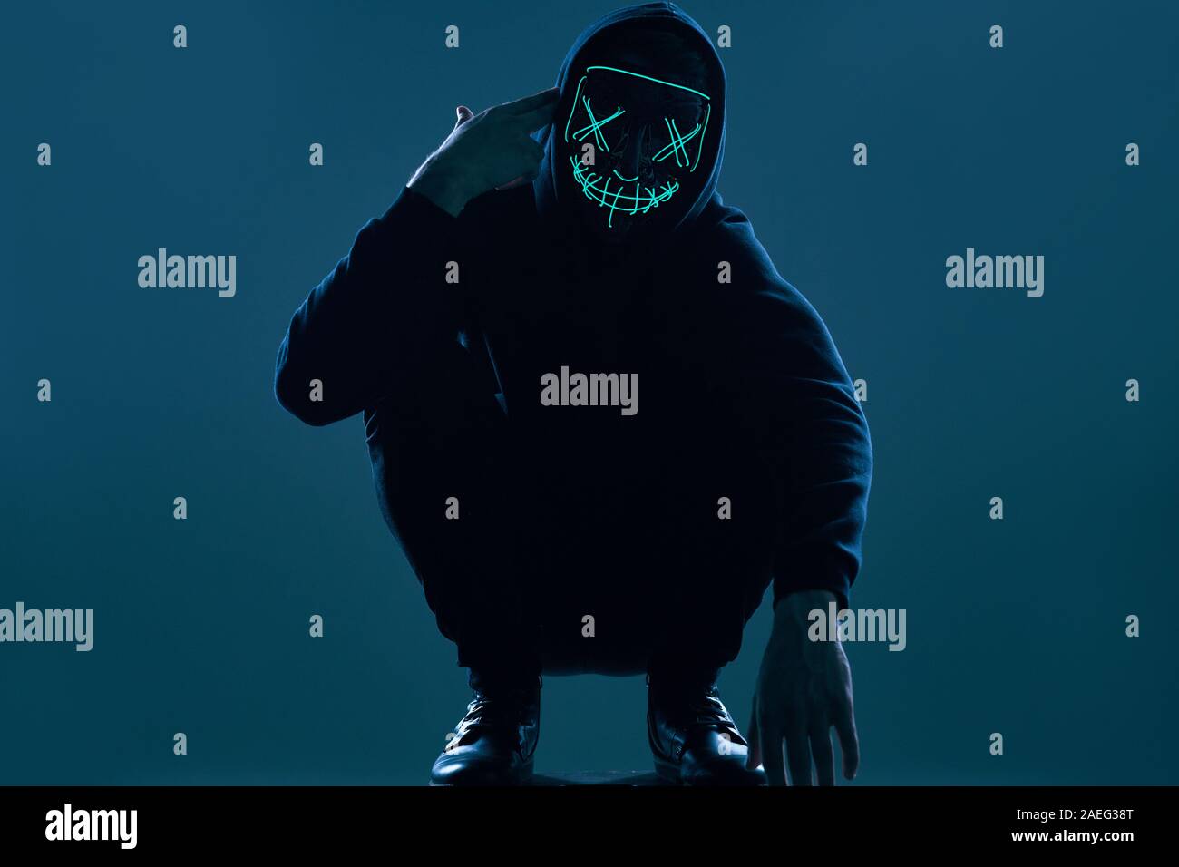 Hidden Face Hoodie High Resolution Stock Photography and Images - Alamy