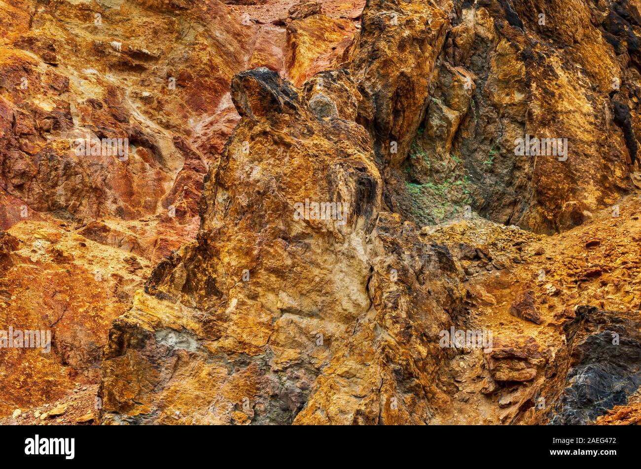 Coloured rock at Parys Mountain Copper Mine Stock Photo - Alamy