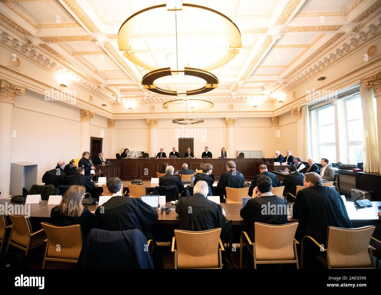 Hamburg, Germany. 09th Dec, 2019. Anne Meier-Göring (back row, M ...