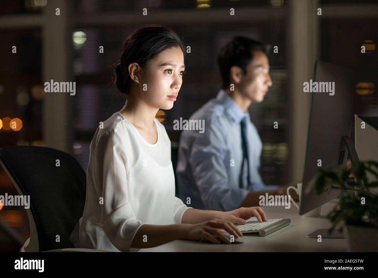 Young business people working late in office Stock Photo - Alamy