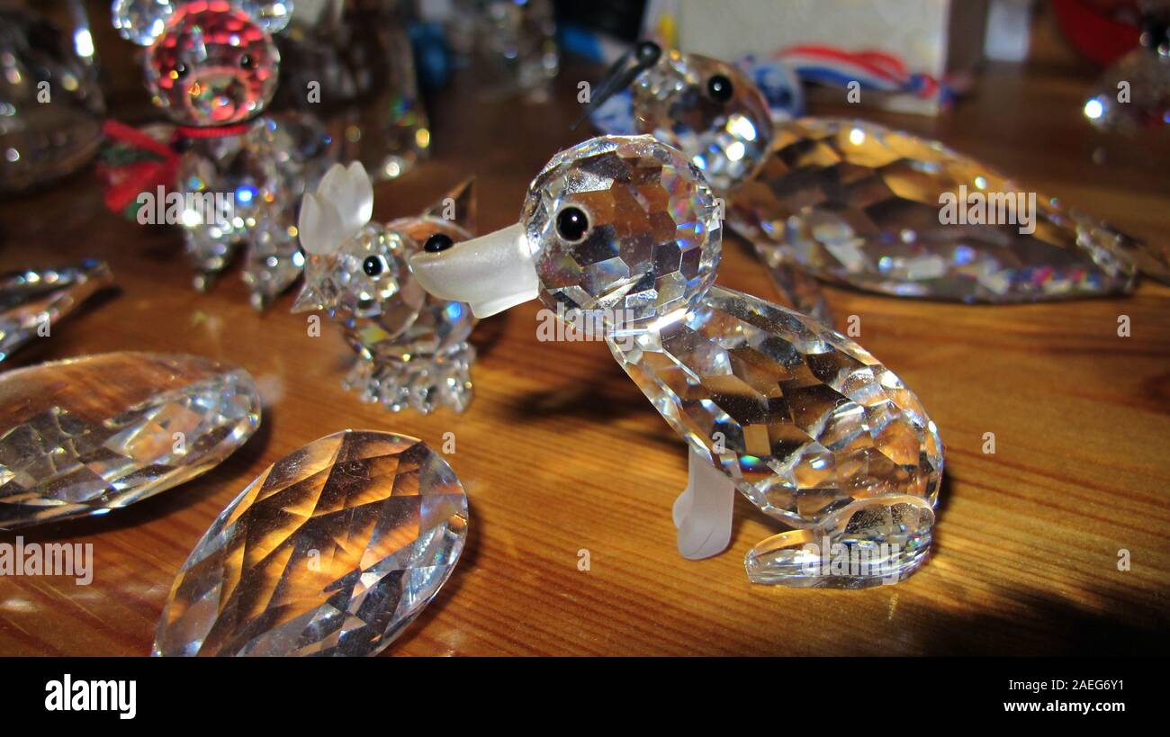 Glass figures hi-res stock photography and images - Alamy