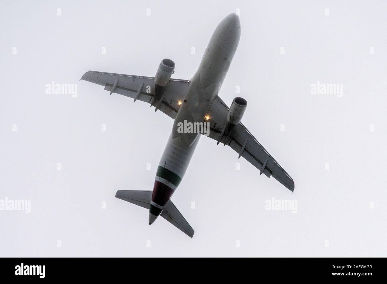 Airplane turning before landing hi-res stock photography and images - Alamy