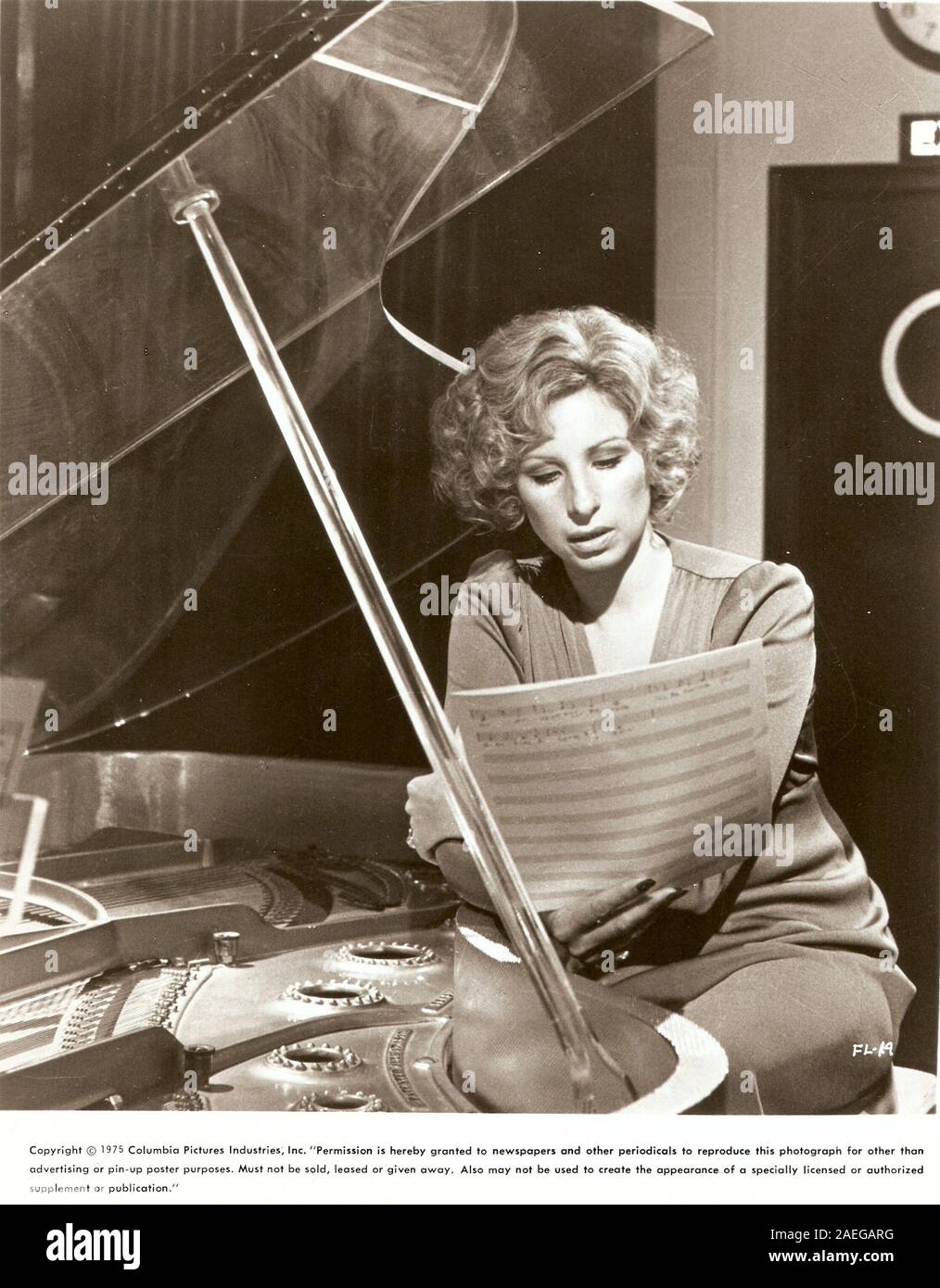 Female singer 1960s hi-res stock photography and images - Alamy