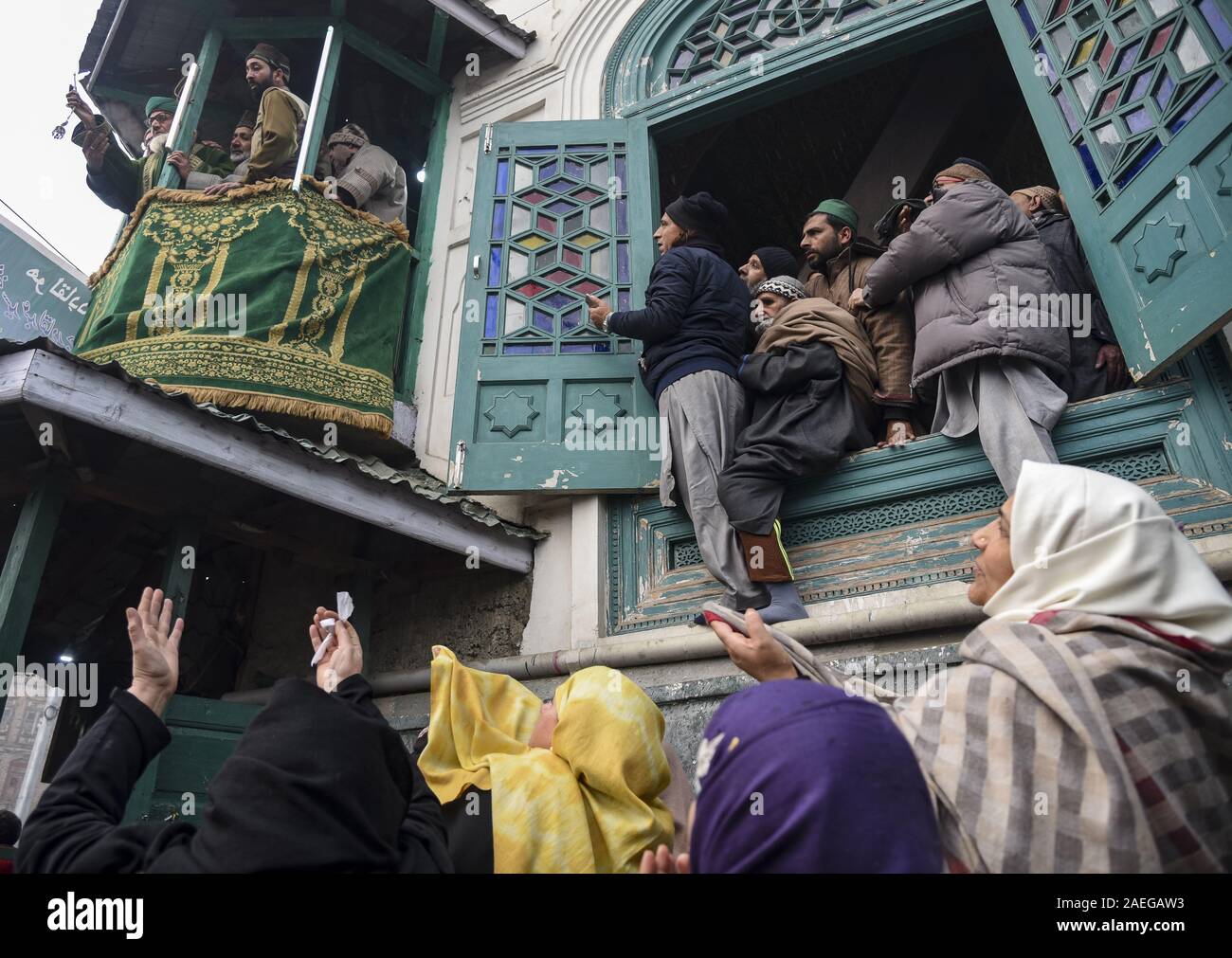Kashmiri Muslims praying as the head Priest displays the holy relic of ...