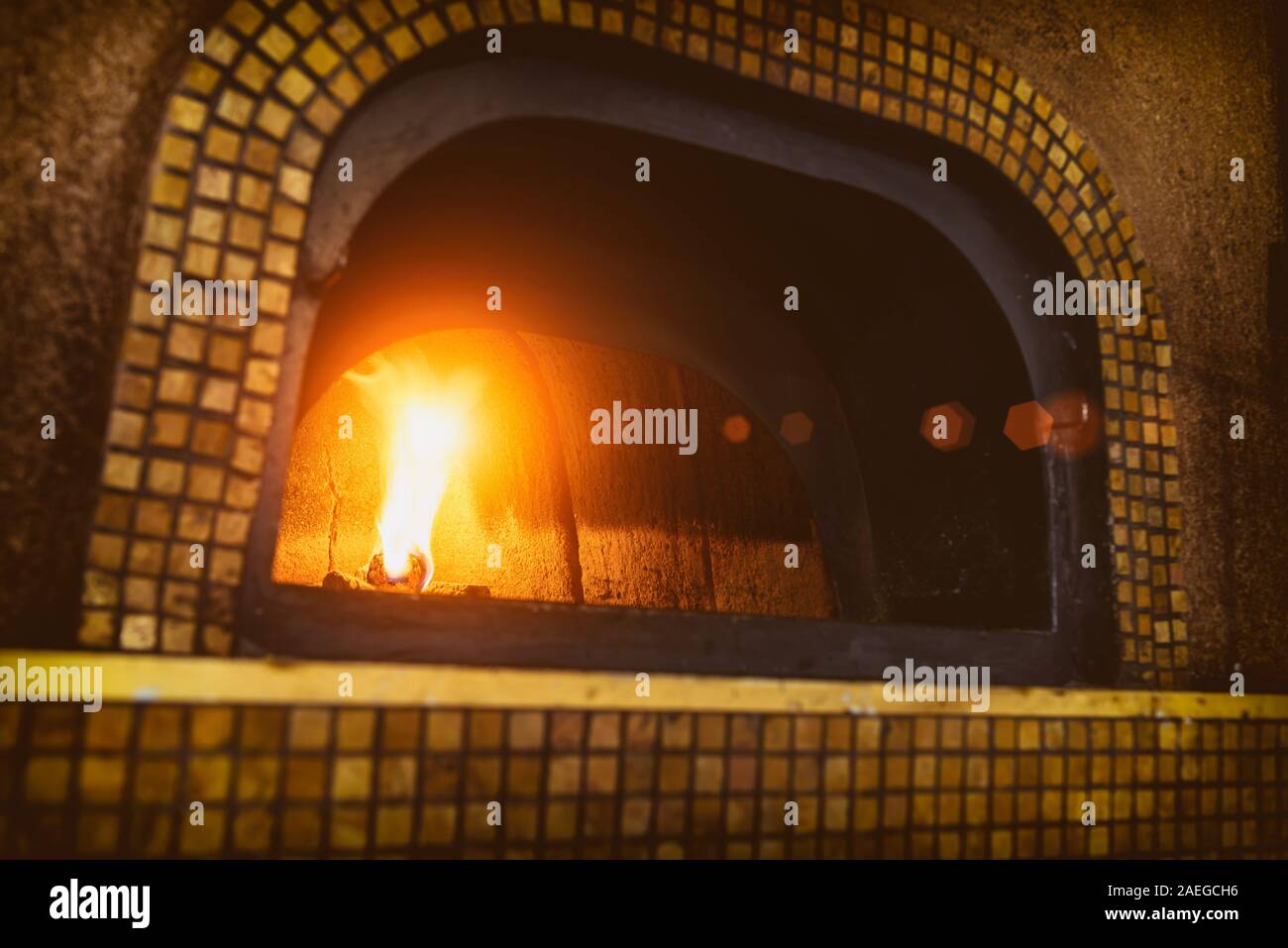 Traditional Italian pizza woodfired stone oven Stock Photo - Alamy