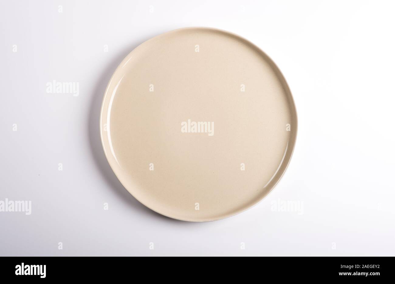 Empty round table white hi-res stock photography and images - Alamy