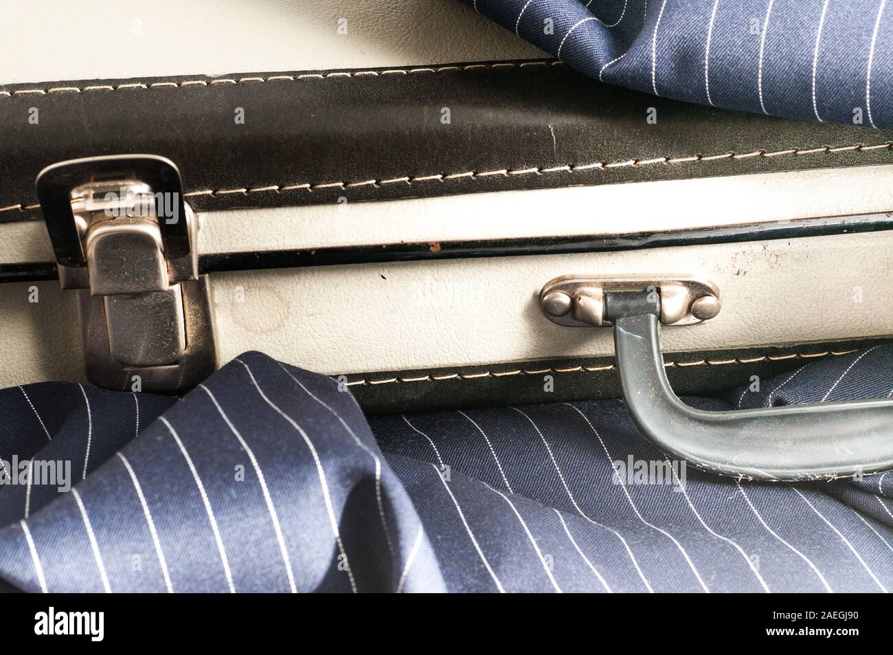 Vintage cardboard suitcase hi-res stock photography and images - Alamy
