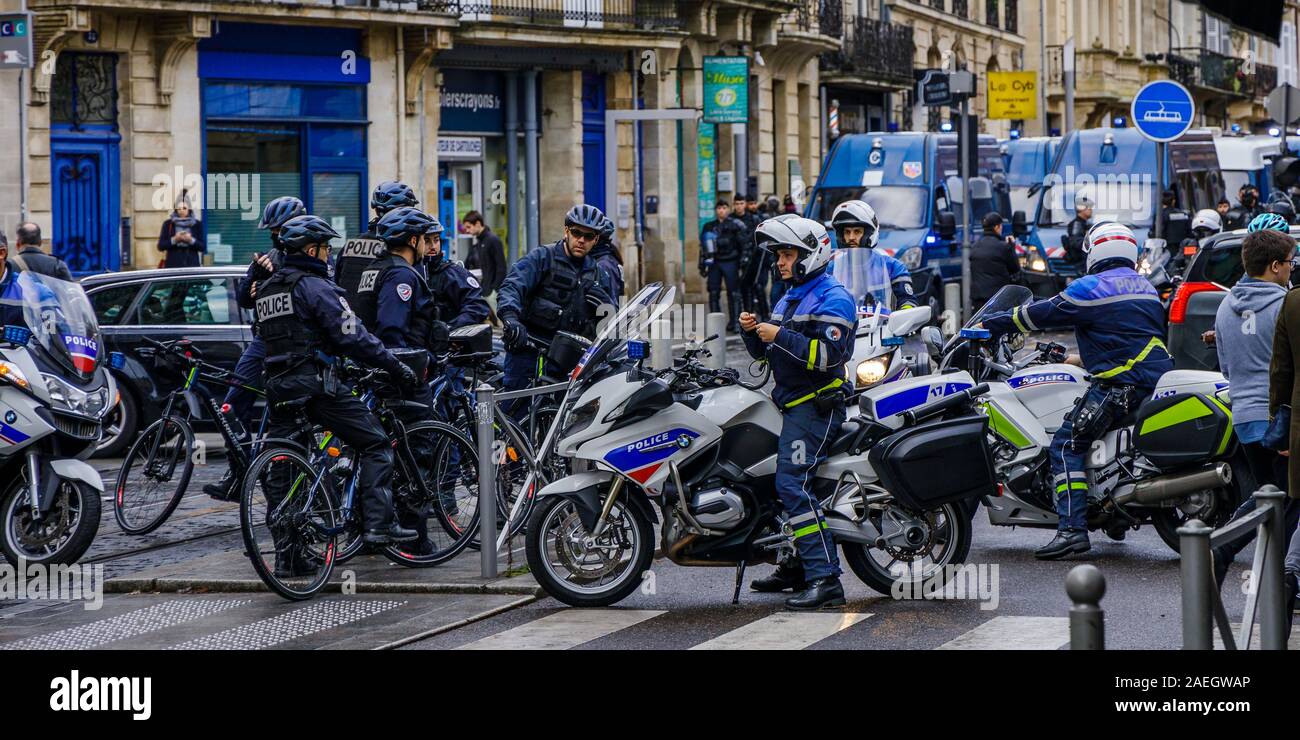 French Police Patrol Stock Photos & French Police Patrol Stock Images ...