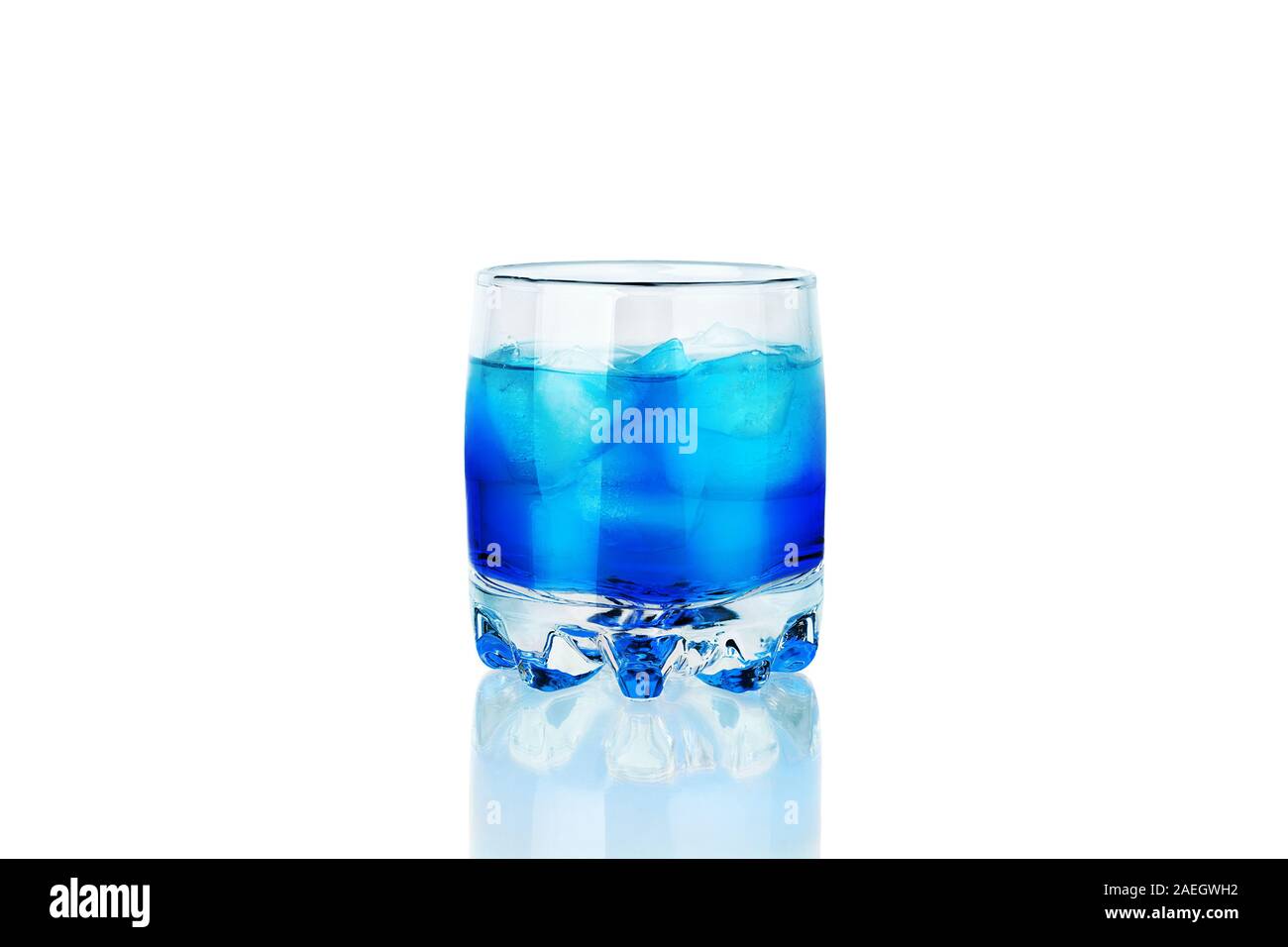 One glass of blue alcohol drink, ice cubes and reflection, white ...