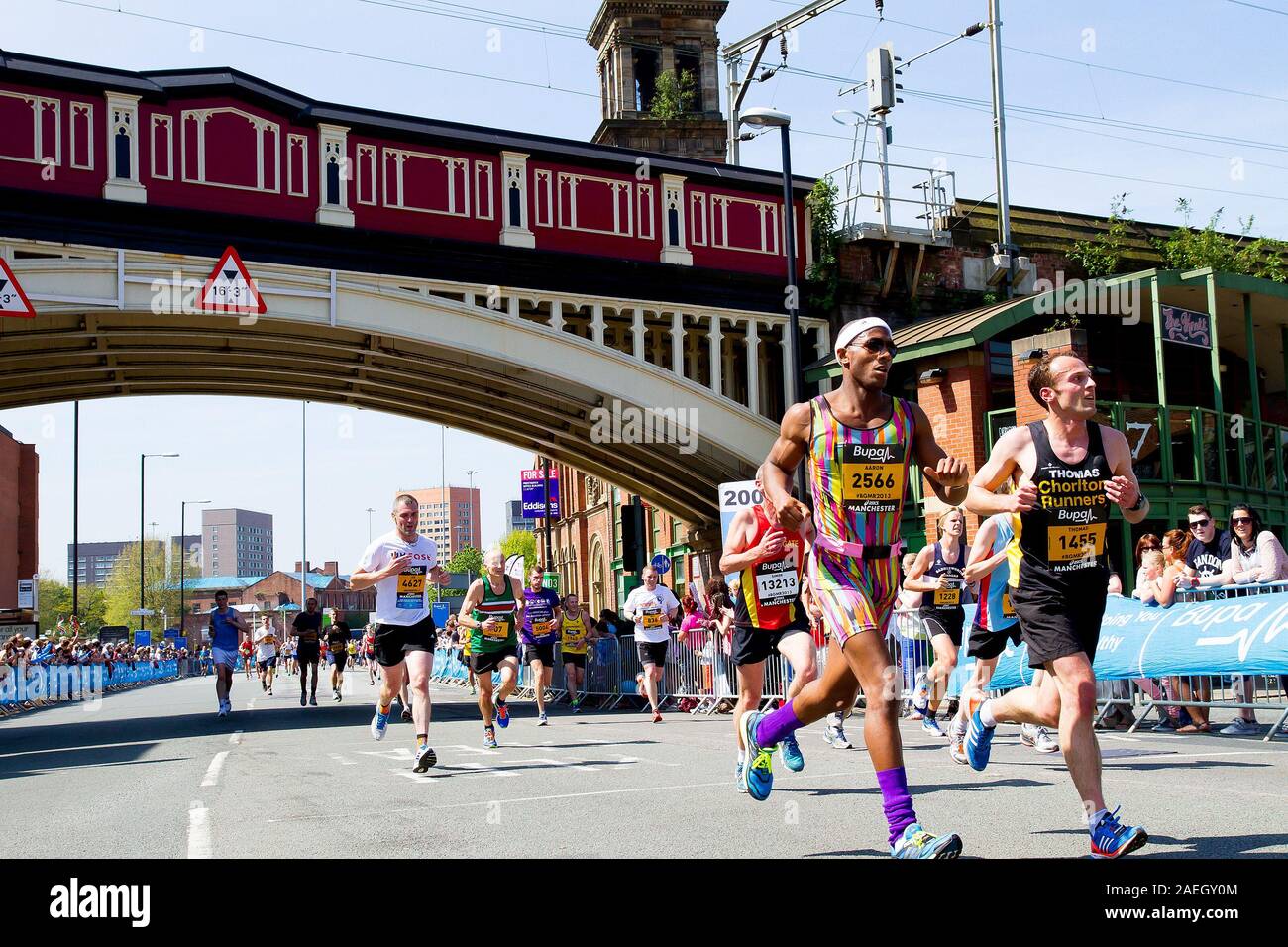 Manchester crowd city centre hi-res stock photography and images - Alamy