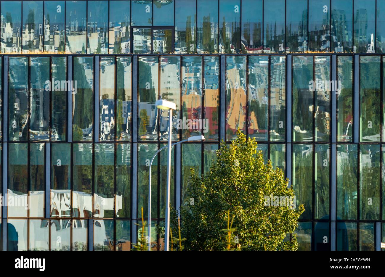 Glass windows building architecture hi-res stock photography and images ...
