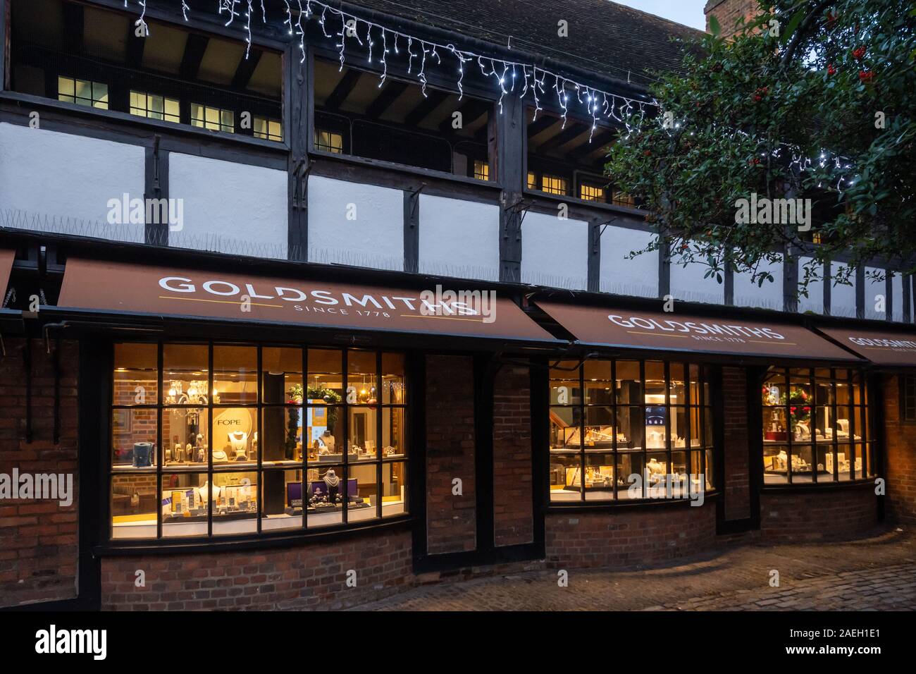 Lion and lamb yard shopping centre hi-res stock photography and images ...