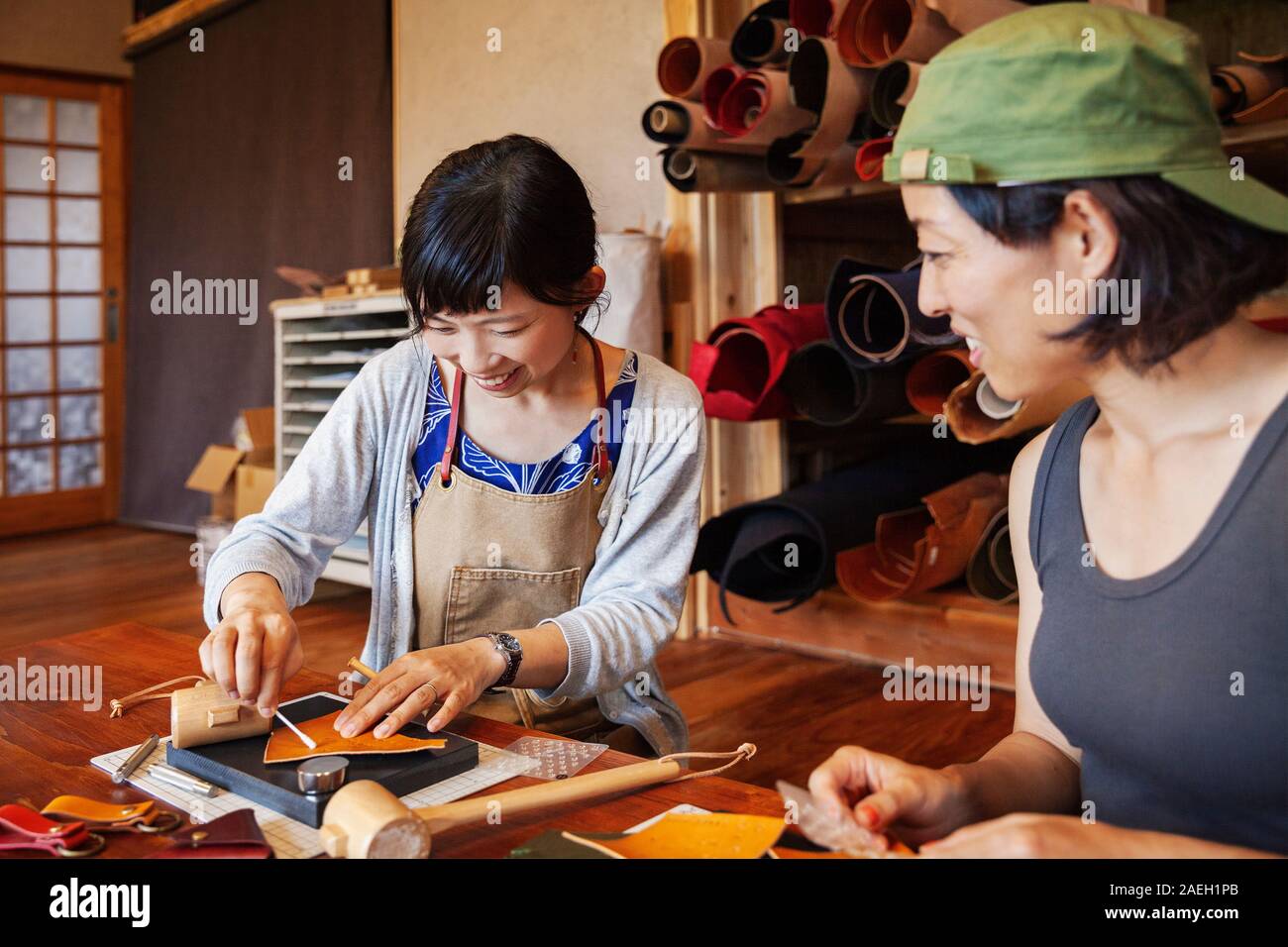 Japanese shop keeper hi-res stock photography and images - Alamy