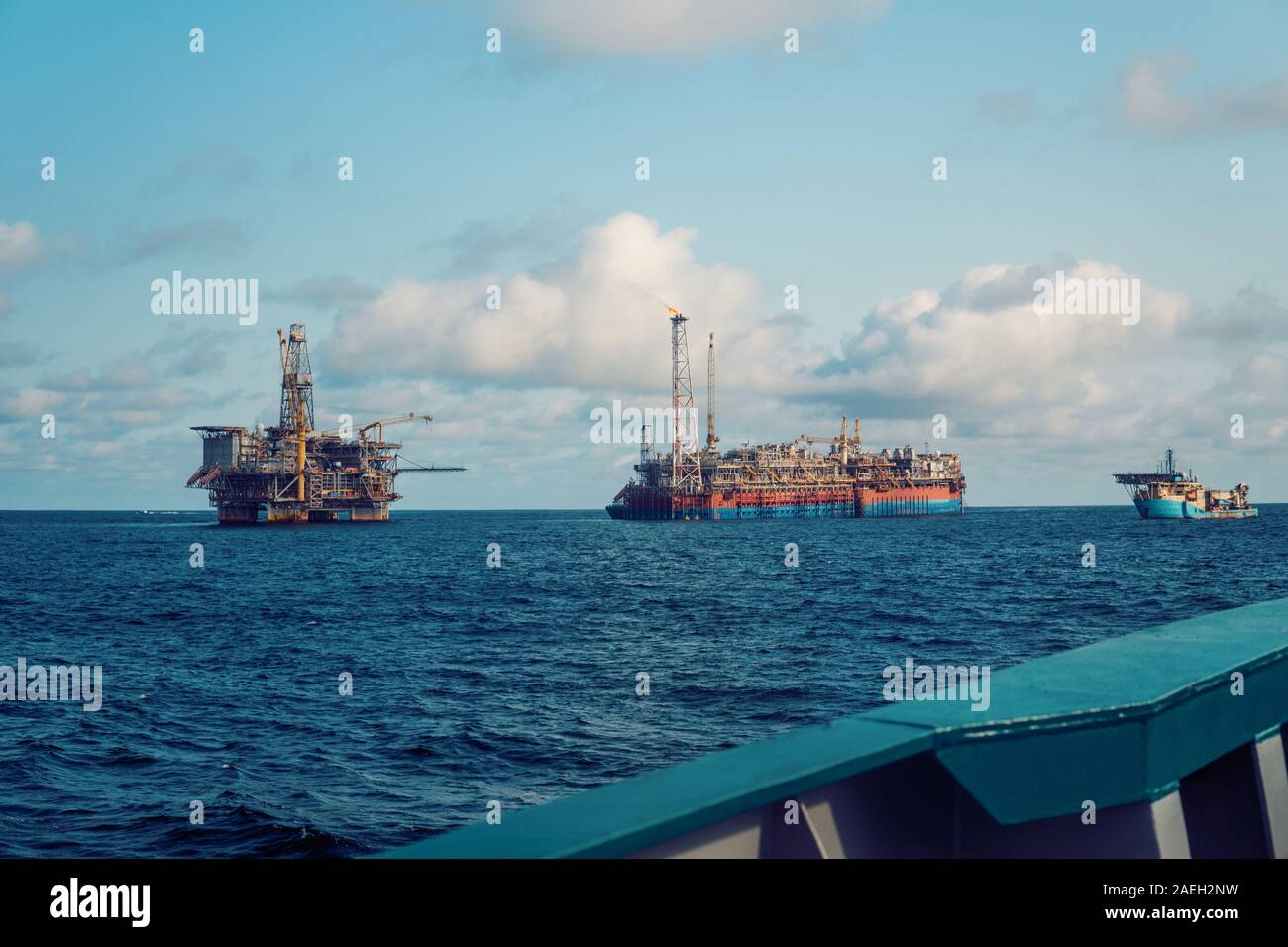 FPSO tanker vessel near Oil Rig platform. Offshore oil and gas industry ...