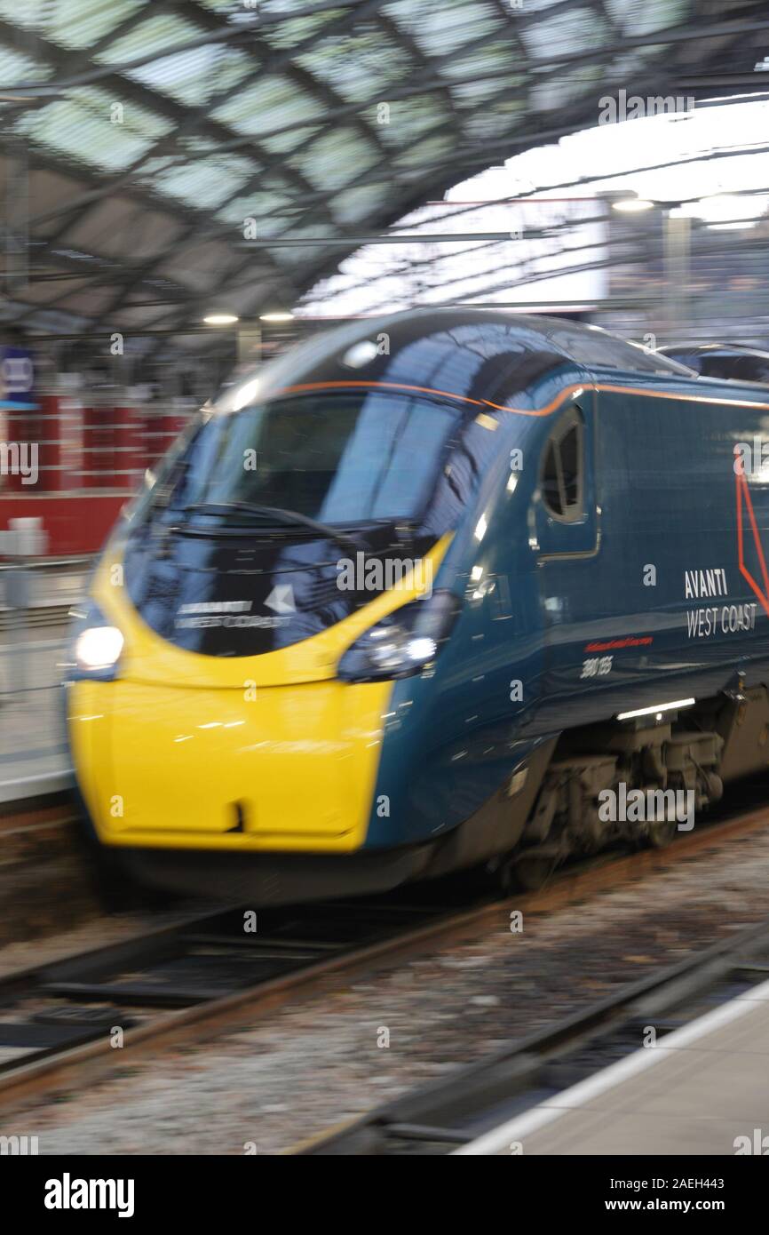 Avanti west coast train hi-res stock photography and images - Alamy