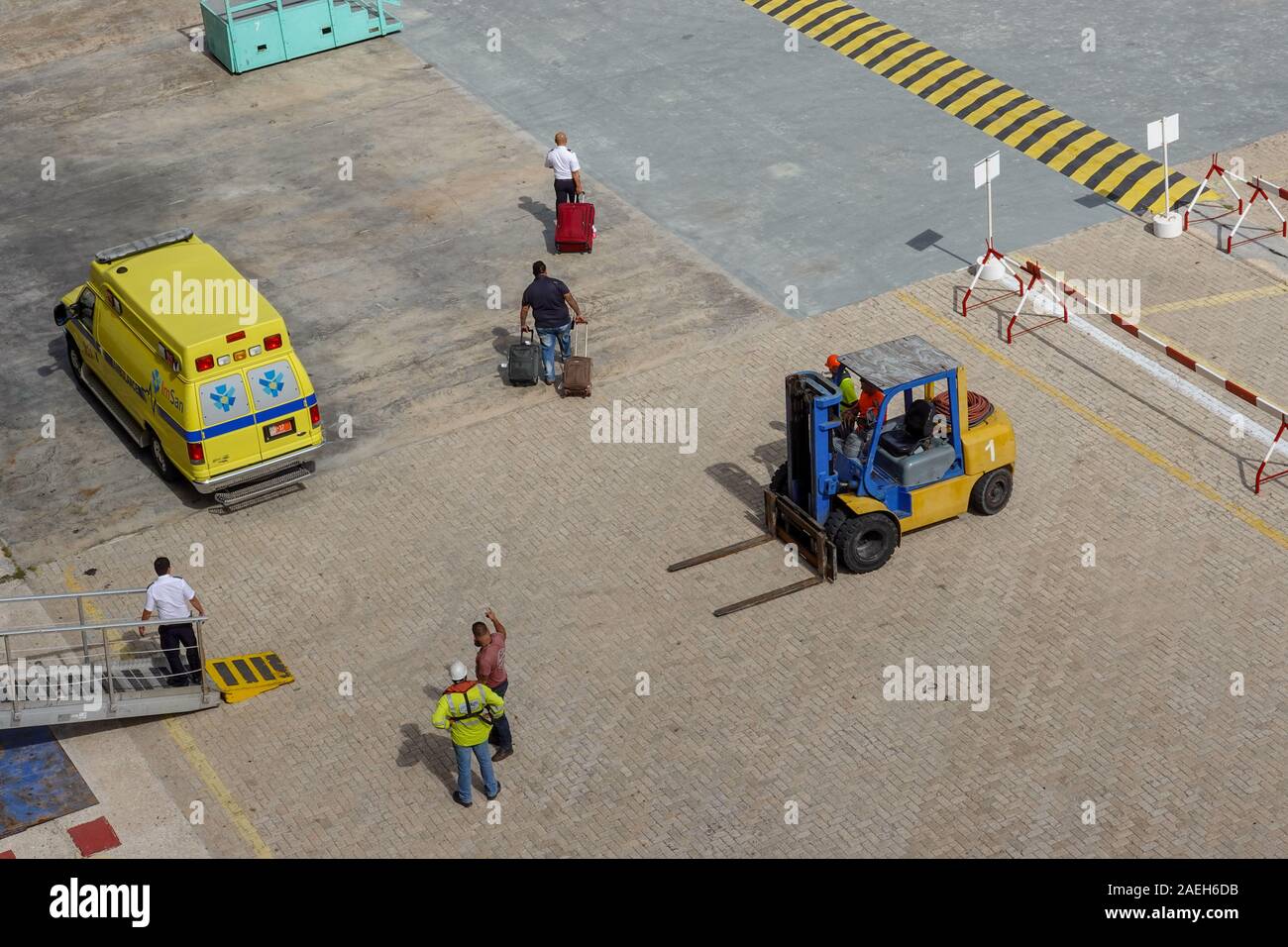 Ambulance unloading hi-res stock photography and images - Alamy