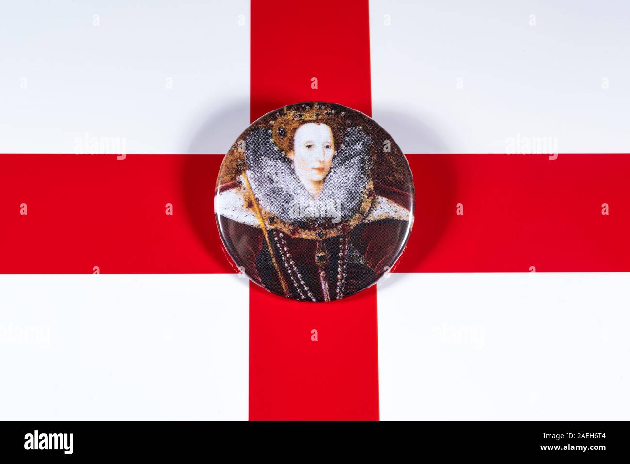 Queen elizabeth royal insignia uk hi-res stock photography and images ...