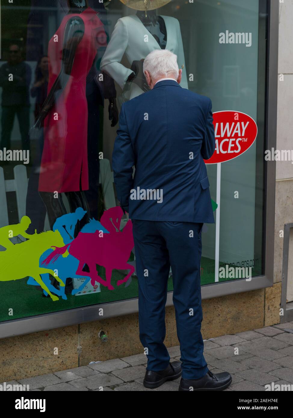 Man window shopping Ireland Stock Photo - Alamy