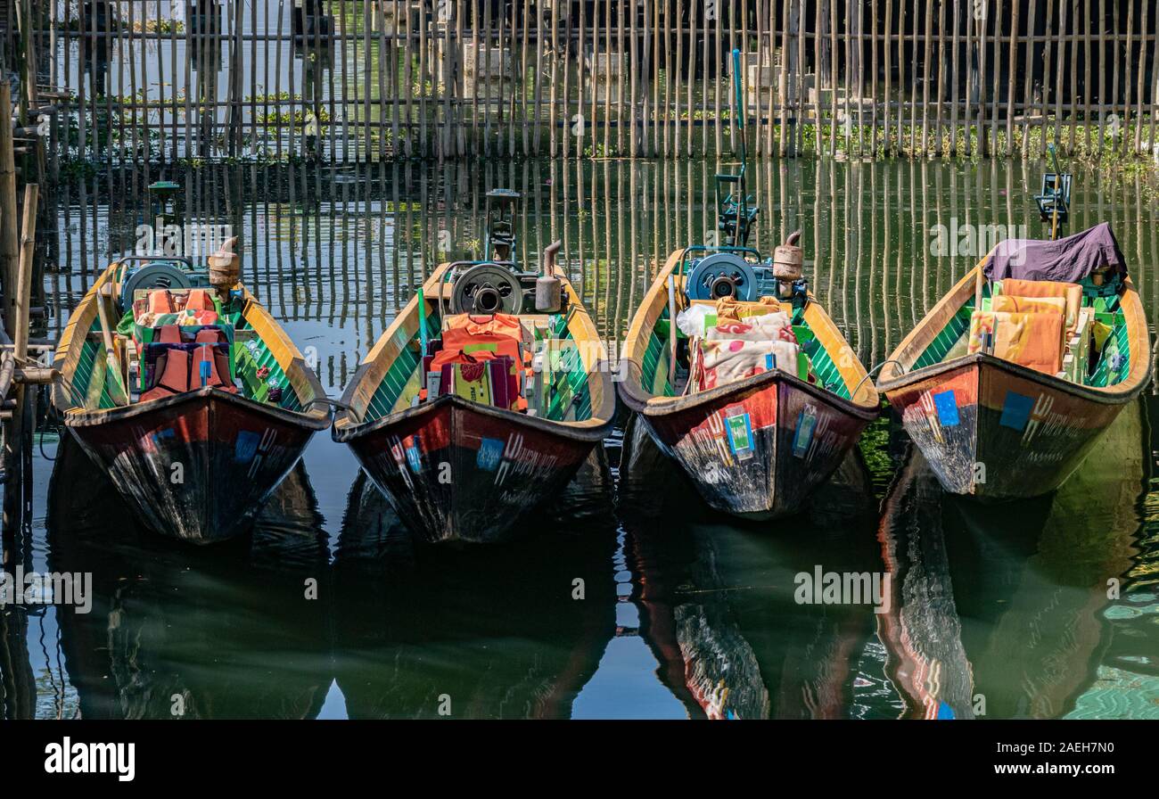 Colorful boats hi-res stock photography and images - Alamy