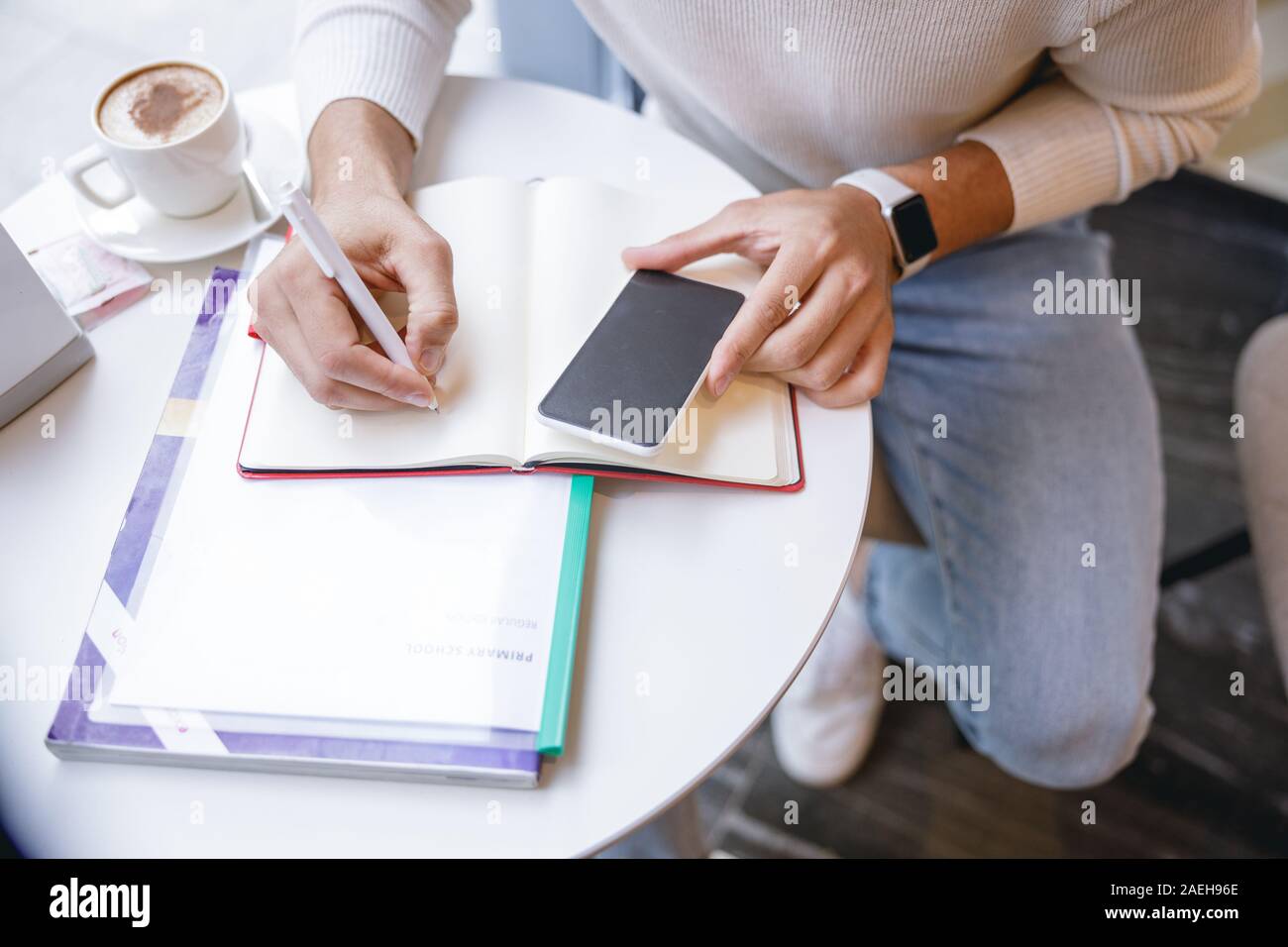 Completing tasks hi-res stock photography and images - Alamy