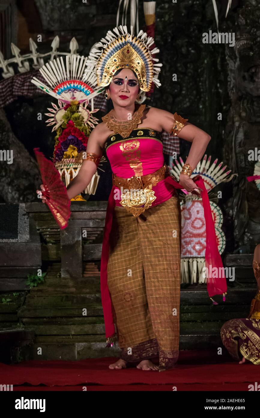 Janger dance hi-res stock photography and images - Alamy