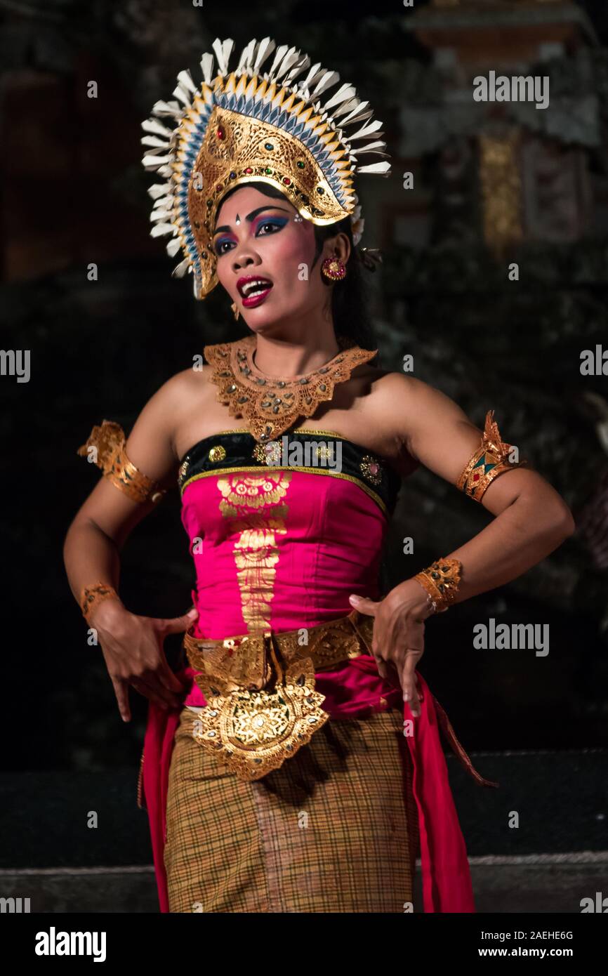 Janger dance hi-res stock photography and images - Alamy