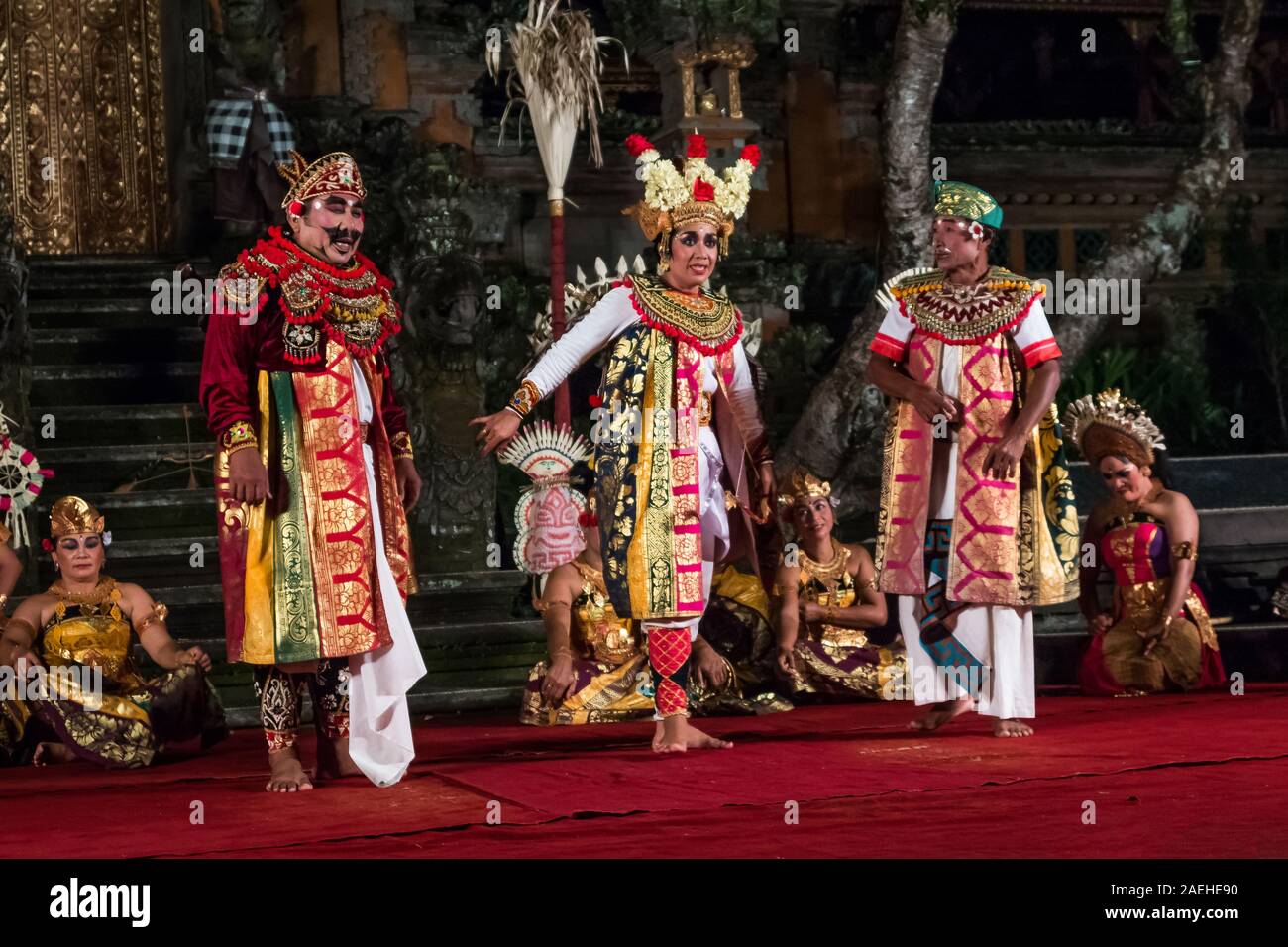 Janger dance hi-res stock photography and images - Alamy