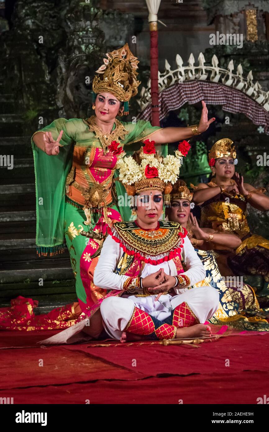 Janger dance hi-res stock photography and images - Alamy